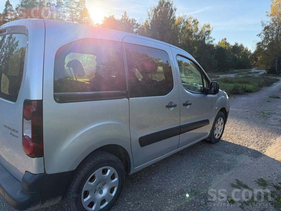 Grey Peugeot Partner 2015 in Daugavpils, with an engine capacity of 1.60 L and mileage of 285 thousand km for 3650 €, photo 3 on AUTOMOTO.COM.LV