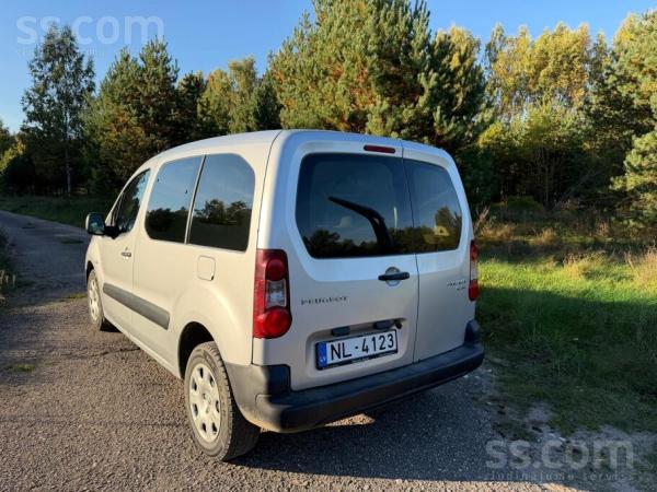 Grey Peugeot Partner 2015 in Daugavpils, with an engine capacity of 1.60 L and mileage of 285 thousand km for 3650 €, photo 4 on AUTOMOTO.COM.LV
