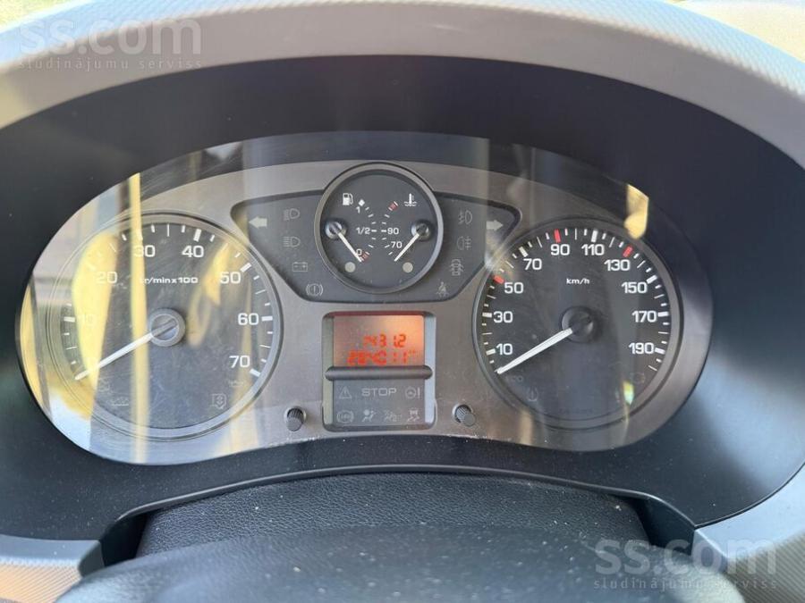 Grey Peugeot Partner 2015 in Daugavpils, with an engine capacity of 1.60 L and mileage of 285 thousand km for 3650 €, photo 6 on AUTOMOTO.COM.LV