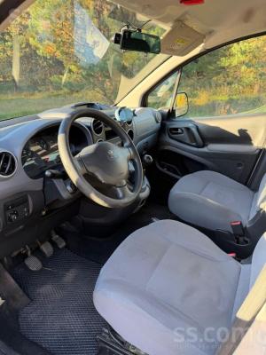 Grey Peugeot Partner 2015 in Daugavpils, with an engine capacity of 1.60 L and mileage of 285 thousand km for 3650 €, photo 7 on AUTOMOTO.COM.LV