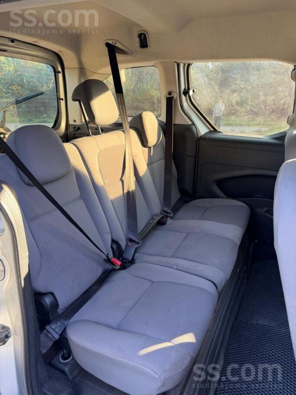 Grey Peugeot Partner 2015 in Daugavpils, with an engine capacity of 1.60 L and mileage of 285 thousand km for 3650 €, photo 8 on AUTOMOTO.COM.LV