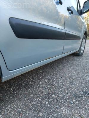 Grey Peugeot Partner 2015 in Daugavpils, with an engine capacity of 1.60 L and mileage of 285 thousand km for 3650 €, photo 15 on AUTOMOTO.COM.LV