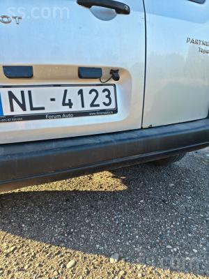 Grey Peugeot Partner 2015 in Daugavpils, with an engine capacity of 1.60 L and mileage of 285 thousand km for 3650 €, photo 17 on AUTOMOTO.COM.LV