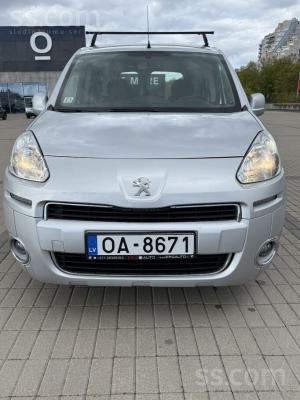 Pelēks Peugeot Partner 2016 Rīga, ar dzinēja tilpumu 1.60 L un nobraukumu 221 tūkst. km par 4200 €, foto 2 vietnē AUTOMOTO.COM.LV