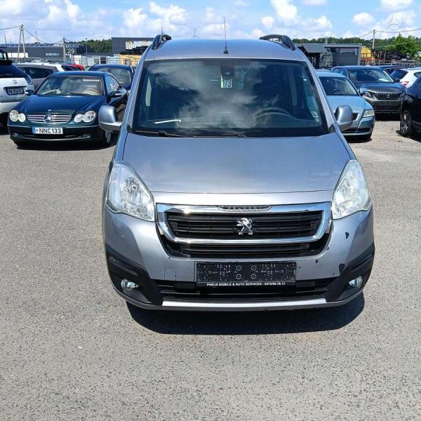 Grey Peugeot Partner 2016 in Kaunas, with an engine capacity of 1.20 L and mileage of 235 thousand km for 3150 €, photo 1 on AUTOMOTO.COM.LV
