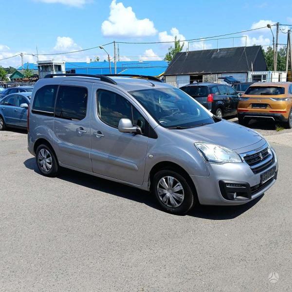 Grey Peugeot Partner 2016 in Kaunas, with an engine capacity of 1.20 L and mileage of 235 thousand km for 3150 €, photo 3 on AUTOMOTO.COM.LV