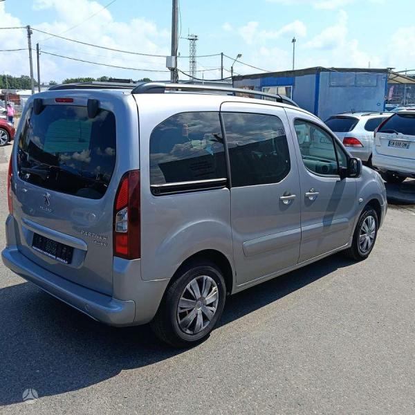 Grey Peugeot Partner 2016 in Kaunas, with an engine capacity of 1.20 L and mileage of 235 thousand km for 3150 €, photo 5 on AUTOMOTO.COM.LV