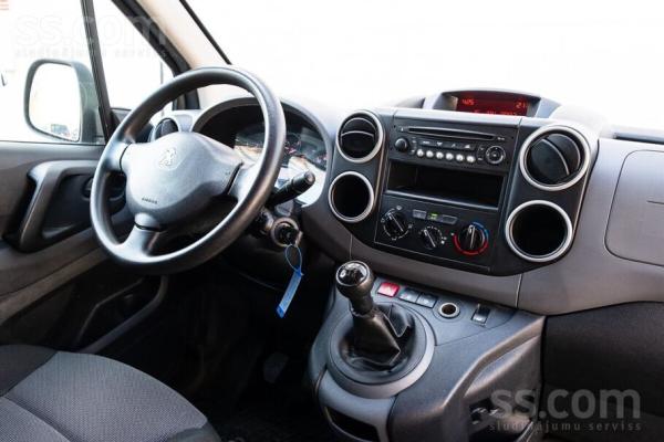 Pelēks Peugeot Partner 2017 Rīga, ar dzinēja tilpumu 1.60 L un nobraukumu 122 tūkst. km par 6950 €, foto 4 vietnē AUTOMOTO.COM.LV