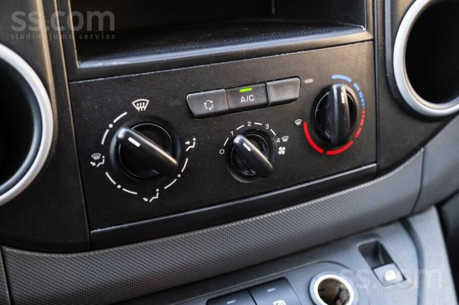 Pelēks Peugeot Partner 2017 Rīga, ar dzinēja tilpumu 1.60 L un nobraukumu 122 tūkst. km par 6950 €, foto 7 vietnē AUTOMOTO.COM.LV