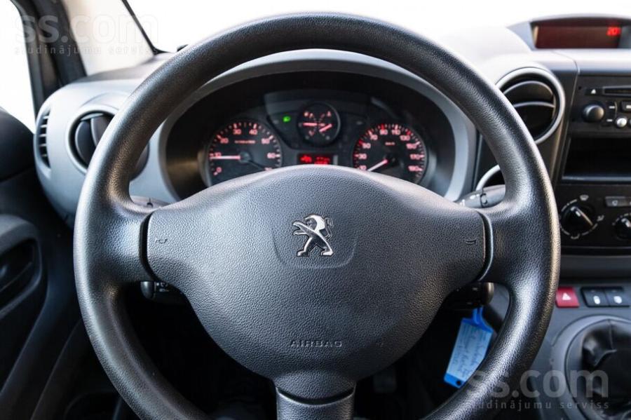 Pelēks Peugeot Partner 2017 Rīga, ar dzinēja tilpumu 1.60 L un nobraukumu 122 tūkst. km par 6950 €, foto 12 vietnē AUTOMOTO.COM.LV