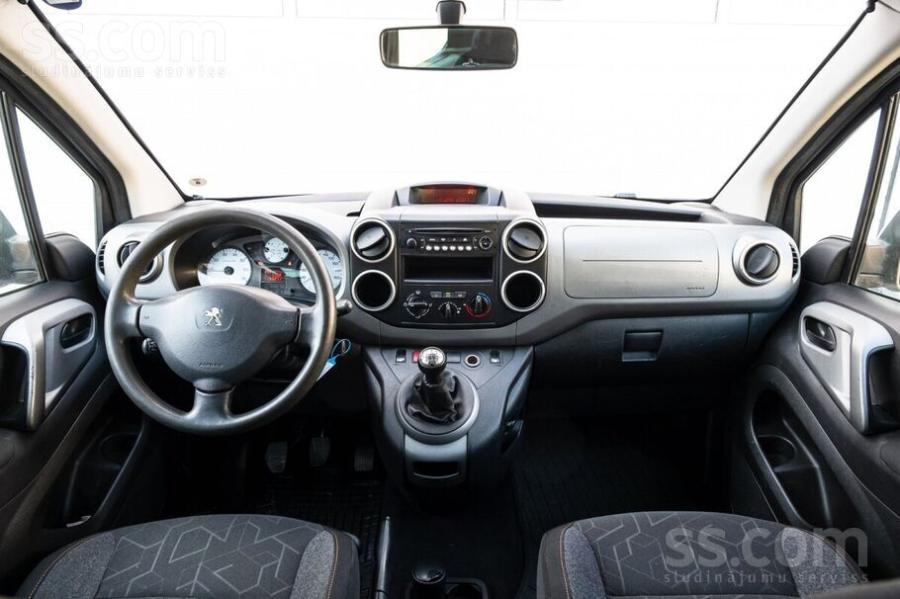 Grey Peugeot Partner 2017 in Riga, with an engine capacity of 1.60 L and mileage of 152 thousand km for 5900 €, photo 8 on AUTOMOTO.COM.LV
