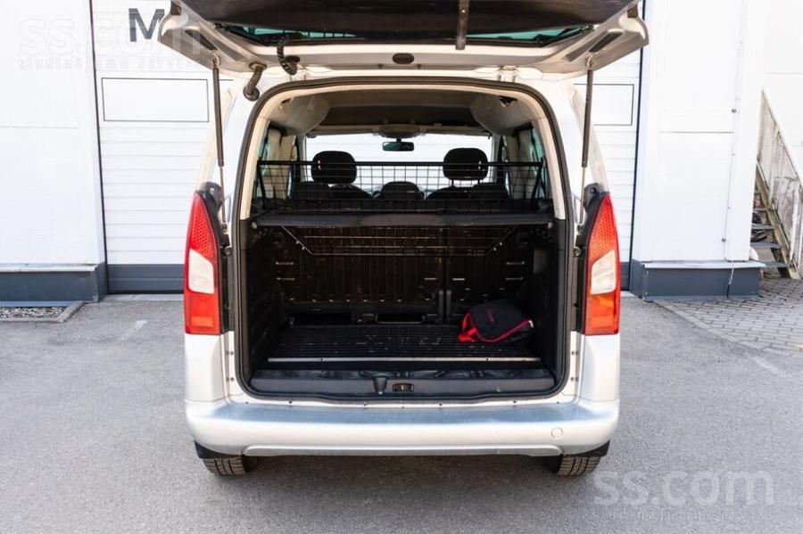 Grey Peugeot Partner 2017 in Riga, with an engine capacity of 1.60 L and mileage of 152 thousand km for 5900 €, photo 14 on AUTOMOTO.COM.LV