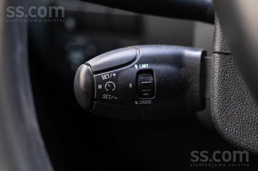Grey Peugeot Partner 2017 in Riga, with an engine capacity of 1.60 L and mileage of 152 thousand km for 5900 €, photo 15 on AUTOMOTO.COM.LV