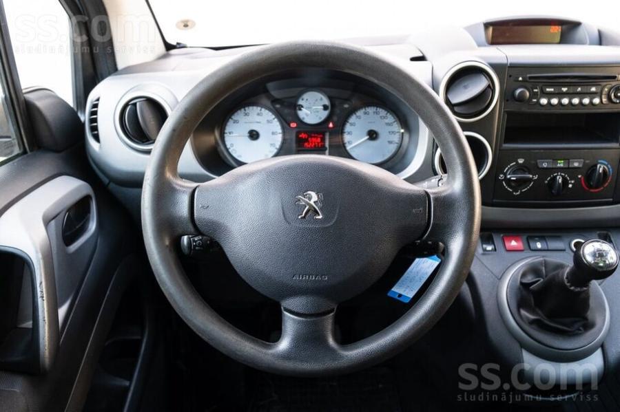 Grey Peugeot Partner 2017 in Riga, with an engine capacity of 1.60 L and mileage of 152 thousand km for 5900 €, photo 16 on AUTOMOTO.COM.LV