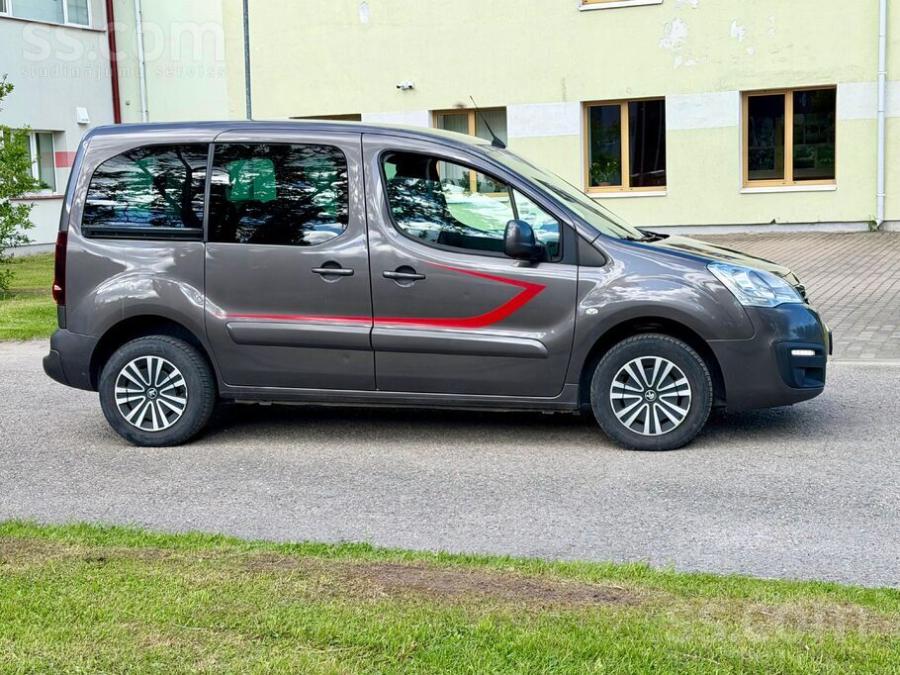 Grey Peugeot Partner 2017 in Jelgava, with an engine capacity of 1.60 L and mileage of 236 thousand km for 5500 €, photo 5 on AUTOMOTO.COM.LV
