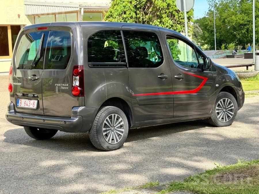 Grey Peugeot Partner 2017 in Jelgava, with an engine capacity of 1.60 L and mileage of 236 thousand km for 5500 €, photo 8 on AUTOMOTO.COM.LV