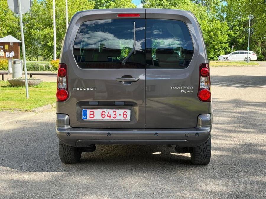 Grey Peugeot Partner 2017 in Jelgava, with an engine capacity of 1.60 L and mileage of 236 thousand km for 5500 €, photo 11 on AUTOMOTO.COM.LV