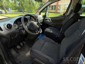 Grey Peugeot Partner 2017 in Jelgava, with an engine capacity of 1.60 L and mileage of 236 thousand km for 5500 €, photo 14 on AUTOMOTO.COM.LV