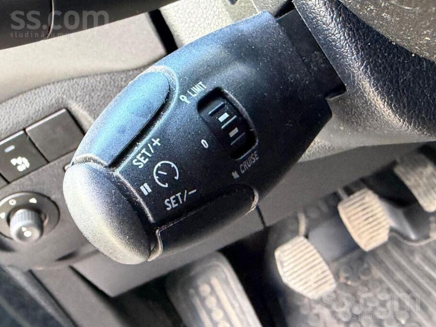 Grey Peugeot Partner 2017 in Jelgava, with an engine capacity of 1.60 L and mileage of 236 thousand km for 5500 €, photo 17 on AUTOMOTO.COM.LV