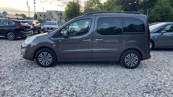 Grey Peugeot Partner 2017 in Kaunas, with an engine capacity of 1.56 L and mileage of 200 thousand km for 6550 €, photo 7 on AUTOMOTO.COM.LV