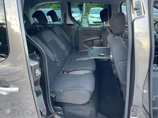 Grey Peugeot Partner 2017 in Kaunas, with an engine capacity of 1.56 L and mileage of 200 thousand km for 6550 €, photo 9 on AUTOMOTO.COM.LV