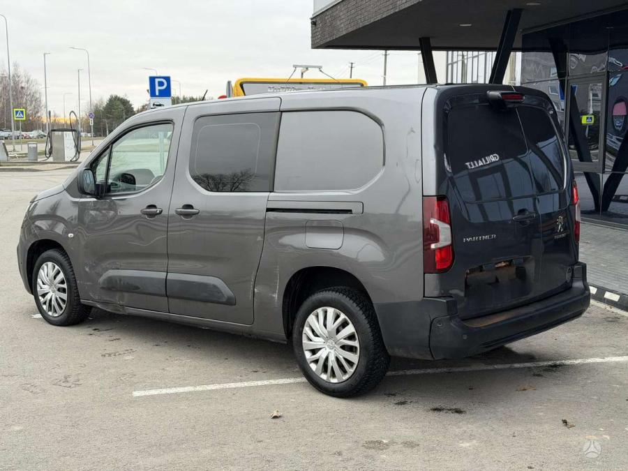 Grey Peugeot Partner 2019 in Kaunas, with an engine capacity of 1.50 L and mileage of 72 thousand km for 10800 €, photo 4 on AUTOMOTO.COM.LV