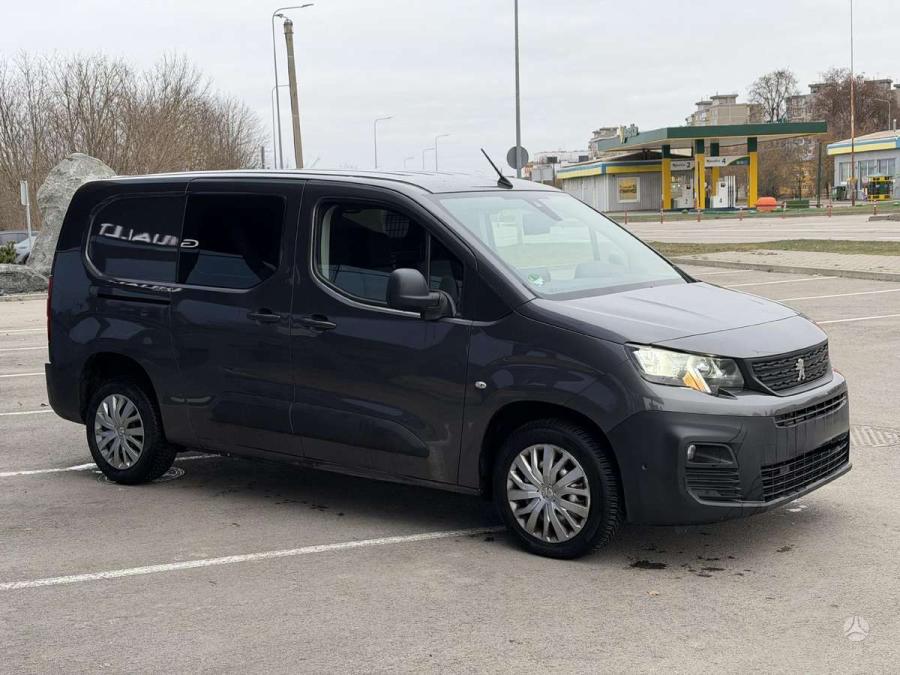Grey Peugeot Partner 2019 in Kaunas, with an engine capacity of 1.50 L and mileage of 72 thousand km for 10800 €, photo 6 on AUTOMOTO.COM.LV