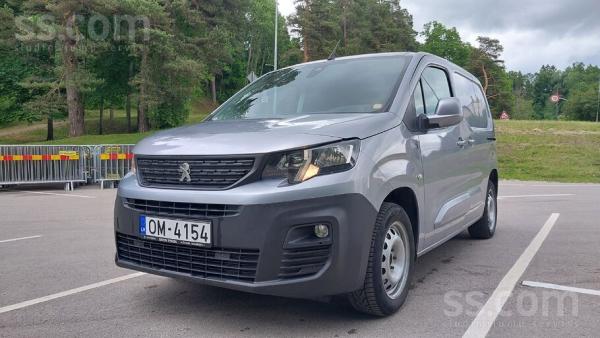 Grey Peugeot Partner 2019 in Aluksne, with an engine capacity of 1.50 L and mileage of 0 thousand km for 9300 €, photo 1 on AUTOMOTO.COM.LV