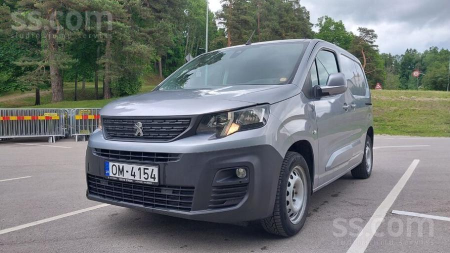 Grey Peugeot Partner 2019 in Aluksne, with an engine capacity of 1.50 L and mileage of 0 thousand km for 9300 €, photo 1 on AUTOMOTO.COM.LV
