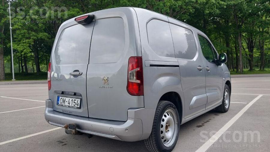 Grey Peugeot Partner 2019 in Aluksne, with an engine capacity of 1.50 L and mileage of 0 thousand km for 9300 €, photo 8 on AUTOMOTO.COM.LV