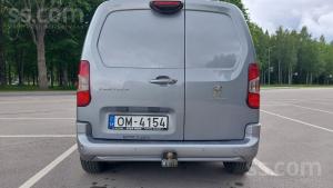 Grey Peugeot Partner 2019 in Aluksne, with an engine capacity of 1.50 L and mileage of 0 thousand km for 9300 €, photo 10 on AUTOMOTO.COM.LV