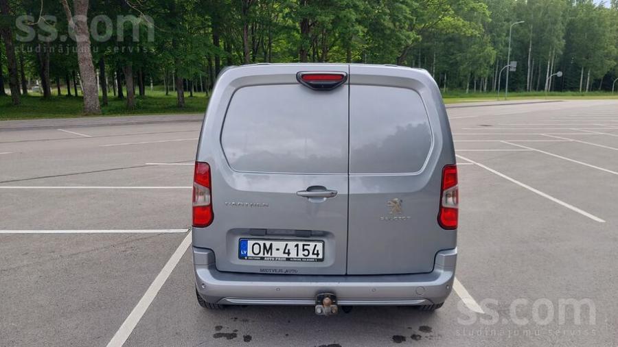 Grey Peugeot Partner 2019 in Aluksne, with an engine capacity of 1.50 L and mileage of 0 thousand km for 9300 €, photo 11 on AUTOMOTO.COM.LV