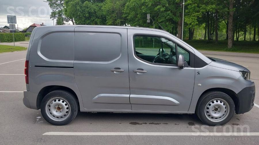 Grey Peugeot Partner 2019 in Aluksne, with an engine capacity of 1.50 L and mileage of 0 thousand km for 9300 €, photo 14 on AUTOMOTO.COM.LV