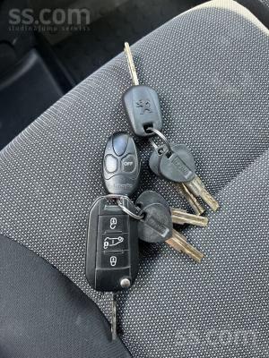 Pelēks Peugeot Partner 2019 Rīga, ar dzinēja tilpumu 1.50 L un nobraukumu 68 tūkst. km par 13500 €, foto 22 vietnē AUTOMOTO.COM.LV