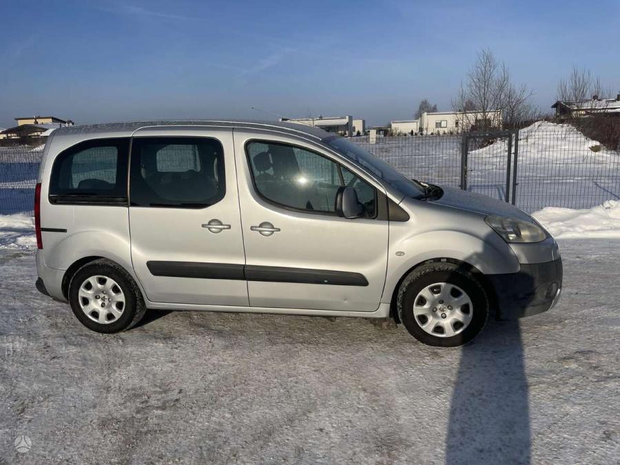 Grey Peugeot Partner 2008 in Kaunas, with an engine capacity of 1.60 L and mileage of 300 thousand km for 2200 €, photo 8 on AUTOMOTO.COM.LV