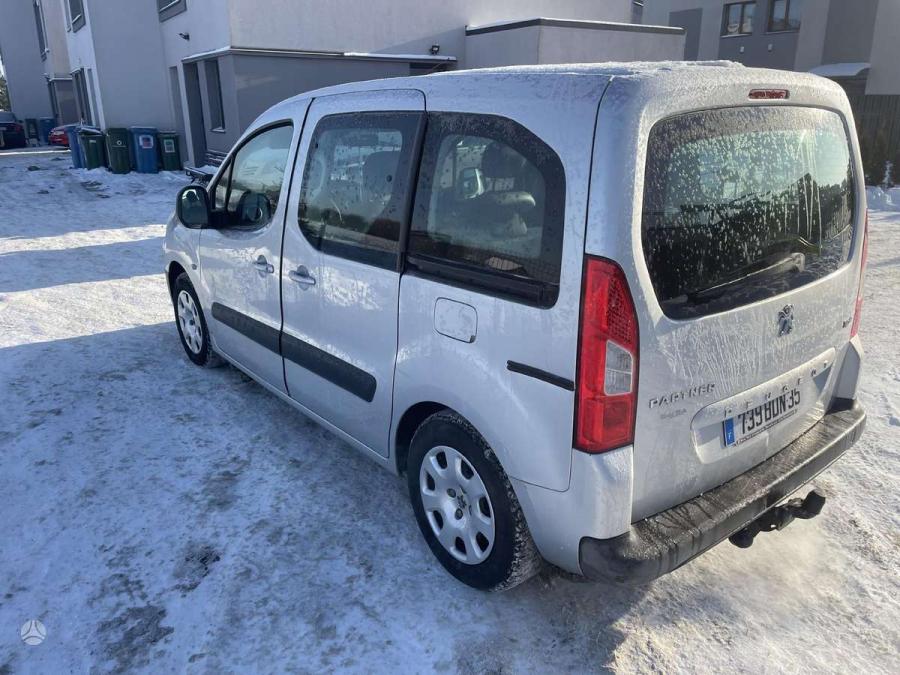 Grey Peugeot Partner 2008 in Kaunas, with an engine capacity of 1.60 L and mileage of 300 thousand km for 2200 €, photo 11 on AUTOMOTO.COM.LV
