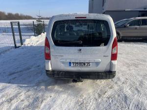 Grey Peugeot Partner 2008 in Kaunas, with an engine capacity of 1.60 L and mileage of 300 thousand km for 2200 €, photo 12 on AUTOMOTO.COM.LV