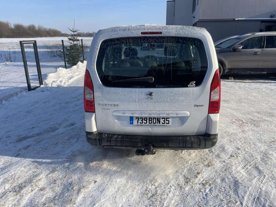 Grey Peugeot Partner 2008 in Kaunas, with an engine capacity of 1.60 L and mileage of 300 thousand km for 2200 €, photo 12 on AUTOMOTO.COM.LV