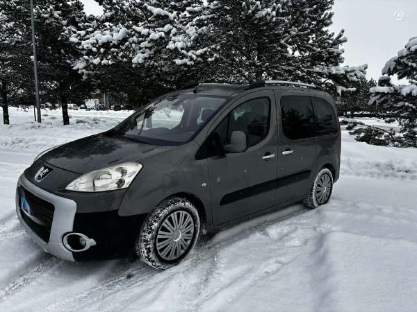 Pelēks Peugeot Partner 2011 Šilalė, ar dzinēja tilpumu 1.50 L un nobraukumu 281 tūkst. km par 3800 €, foto 2 vietnē AUTOMOTO.COM.LV