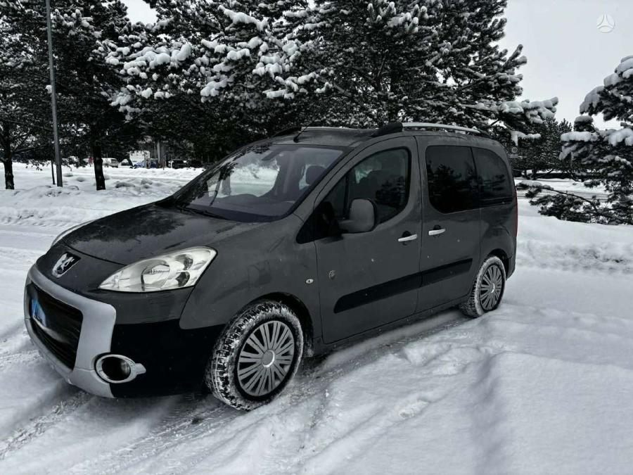 Pelēks Peugeot Partner 2011 Šilalė, ar dzinēja tilpumu 1.50 L un nobraukumu 281 tūkst. km par 3800 €, foto 2 vietnē AUTOMOTO.COM.LV