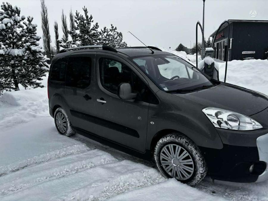 Pelēks Peugeot Partner 2011 Šilalė, ar dzinēja tilpumu 1.50 L un nobraukumu 281 tūkst. km par 3800 €, foto 3 vietnē AUTOMOTO.COM.LV