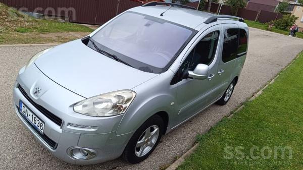 Grey Peugeot Partner 2012 in Daugavpils, with an engine capacity of 1.60 L and mileage of 0 thousand km for 4500 €, photo 3 on AUTOMOTO.COM.LV