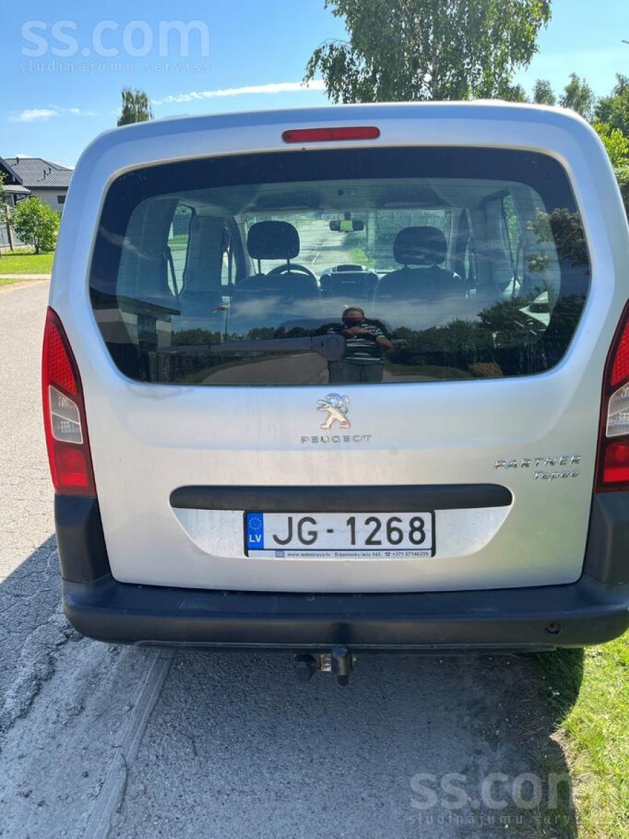 Pelēks Peugeot Partner 2013 Rīga, ar dzinēja tilpumu 1.60 L un nobraukumu 221 tūkst. km par 2700 €, foto 4 vietnē AUTOMOTO.COM.LV
