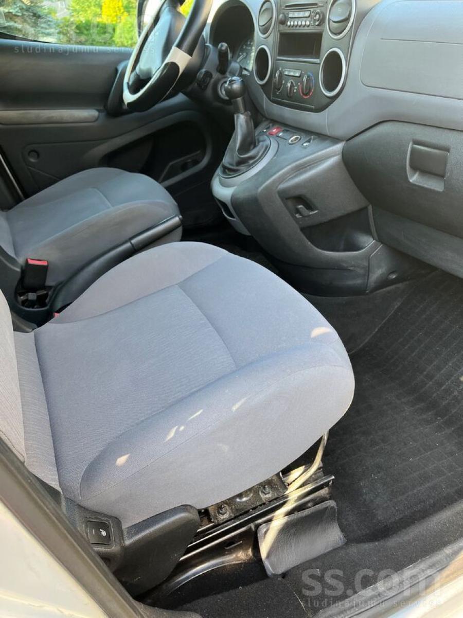 Pelēks Peugeot Partner 2013 Rīga, ar dzinēja tilpumu 1.60 L un nobraukumu 221 tūkst. km par 2700 €, foto 7 vietnē AUTOMOTO.COM.LV
