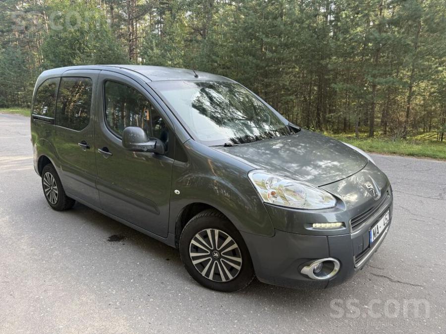 Pelēks Peugeot Partner 2016 Rīga, ar dzinēja tilpumu 1.60 L un nobraukumu 322 tūkst. km par 3300 €, foto 3 vietnē AUTOMOTO.COM.LV