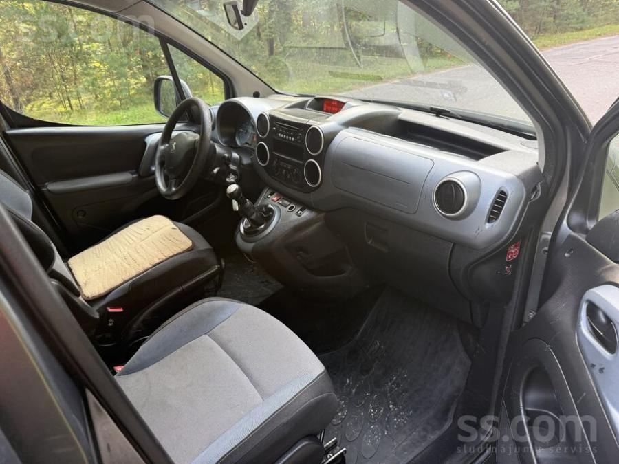 Pelēks Peugeot Partner 2016 Rīga, ar dzinēja tilpumu 1.60 L un nobraukumu 322 tūkst. km par 3300 €, foto 11 vietnē AUTOMOTO.COM.LV