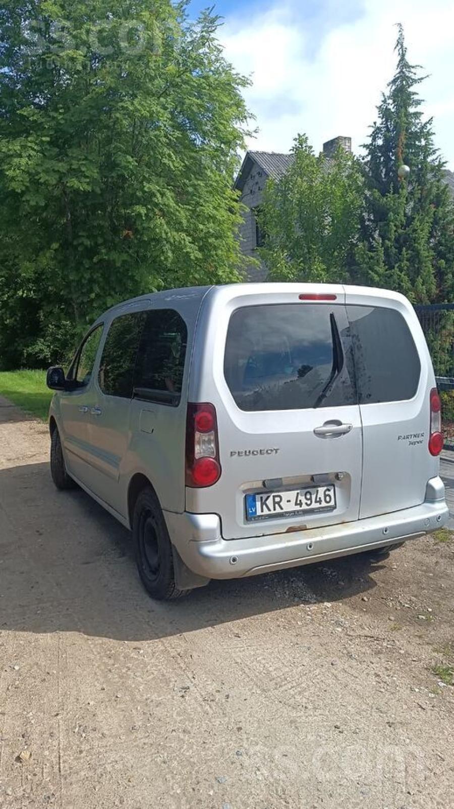 Grey Peugeot Partner 2017 in Riga, with an engine capacity of 1.60 L and mileage of 176 thousand km for 2150 €, photo 3 on AUTOMOTO.COM.LV