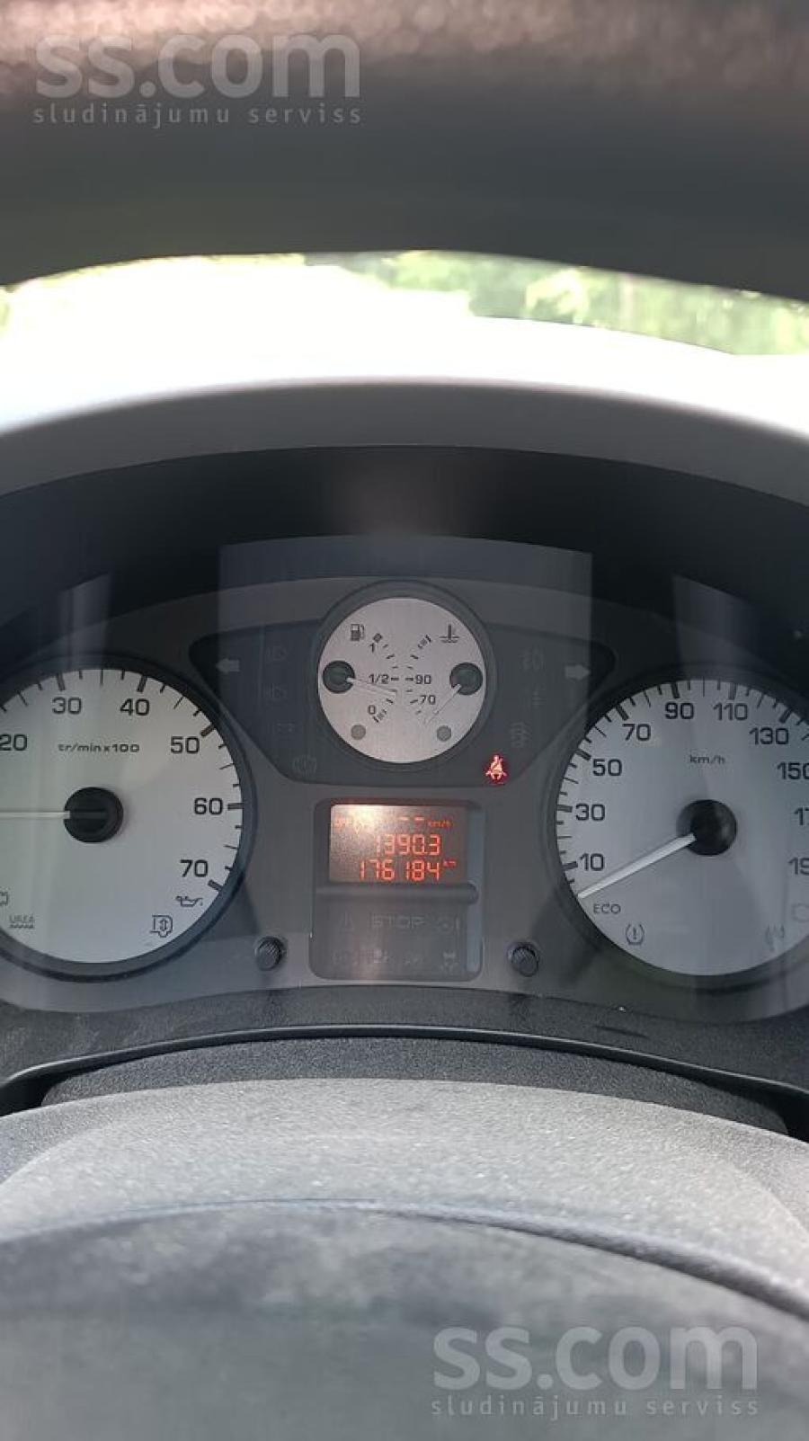 Grey Peugeot Partner 2017 in Riga, with an engine capacity of 1.60 L and mileage of 176 thousand km for 2150 €, photo 7 on AUTOMOTO.COM.LV