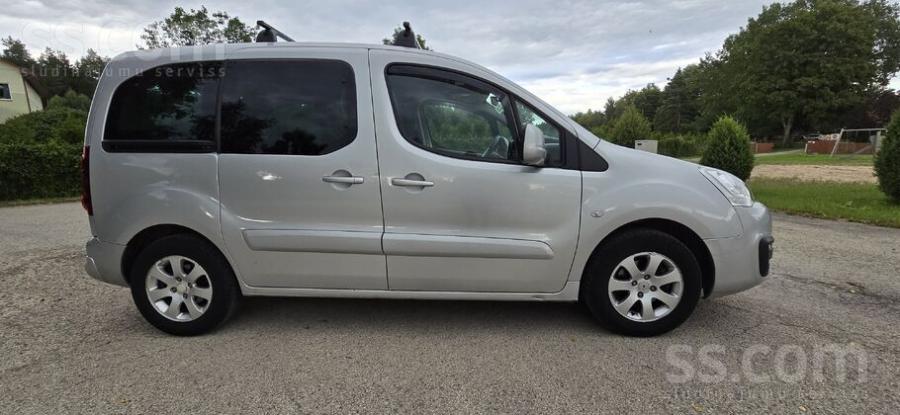 Grey Peugeot Partner 2018 in Riga, with an engine capacity of 1.60 L and mileage of 96 thousand km for 7350 €, photo 3 on AUTOMOTO.COM.LV