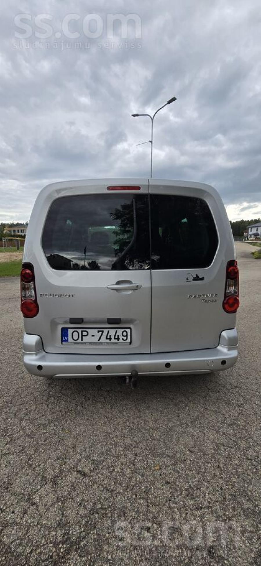 Grey Peugeot Partner 2018 in Riga, with an engine capacity of 1.60 L and mileage of 96 thousand km for 7350 €, photo 5 on AUTOMOTO.COM.LV